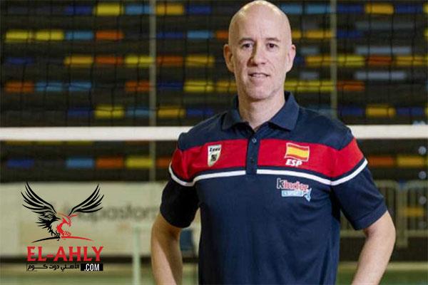 فرناندو مونزو يصل القاهرة لتوقيع عقود تدريب الأهلي - الأهلى . كوم